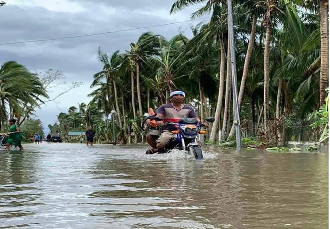 Typhoon Goni batters Philippines, nearly one million evacuated - News ...
