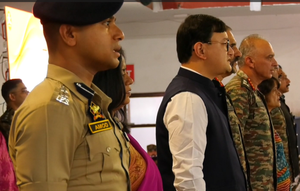 World Record set by 10K Young women by performing the largest Kashmiri ...